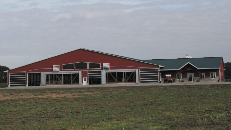 Hundreds visit open house of new dairy barn at Van Der Molen Farms ...